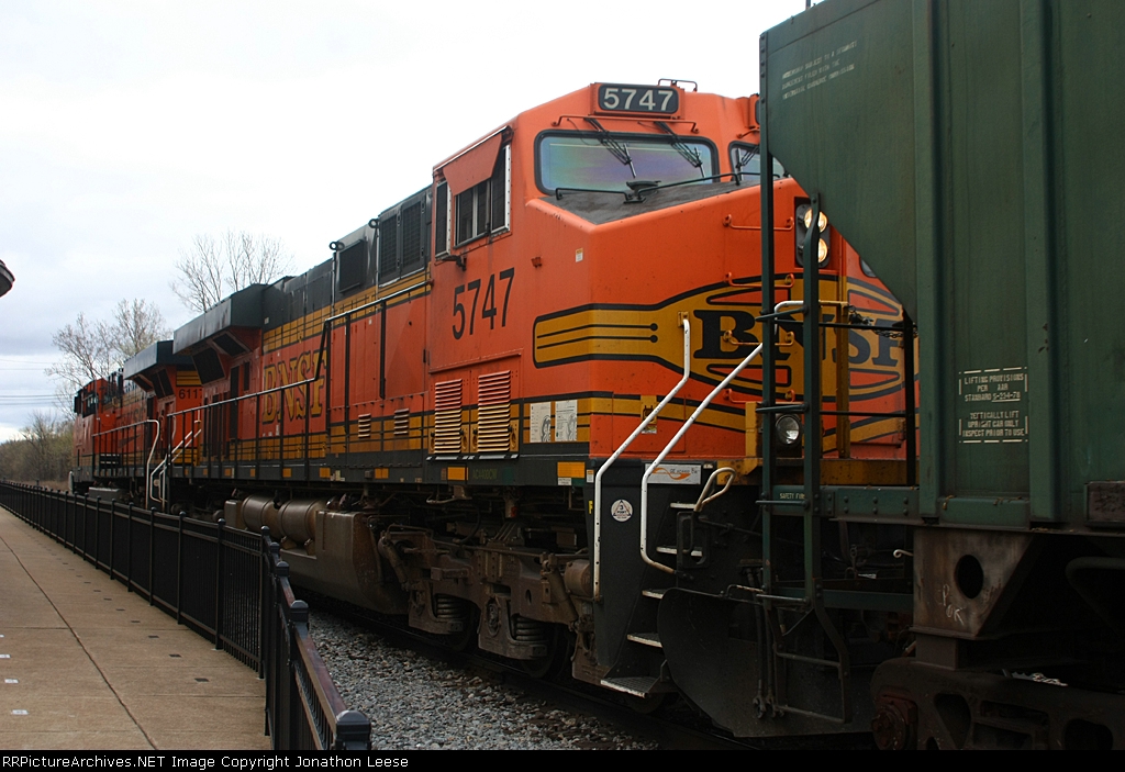 BNSF 5747